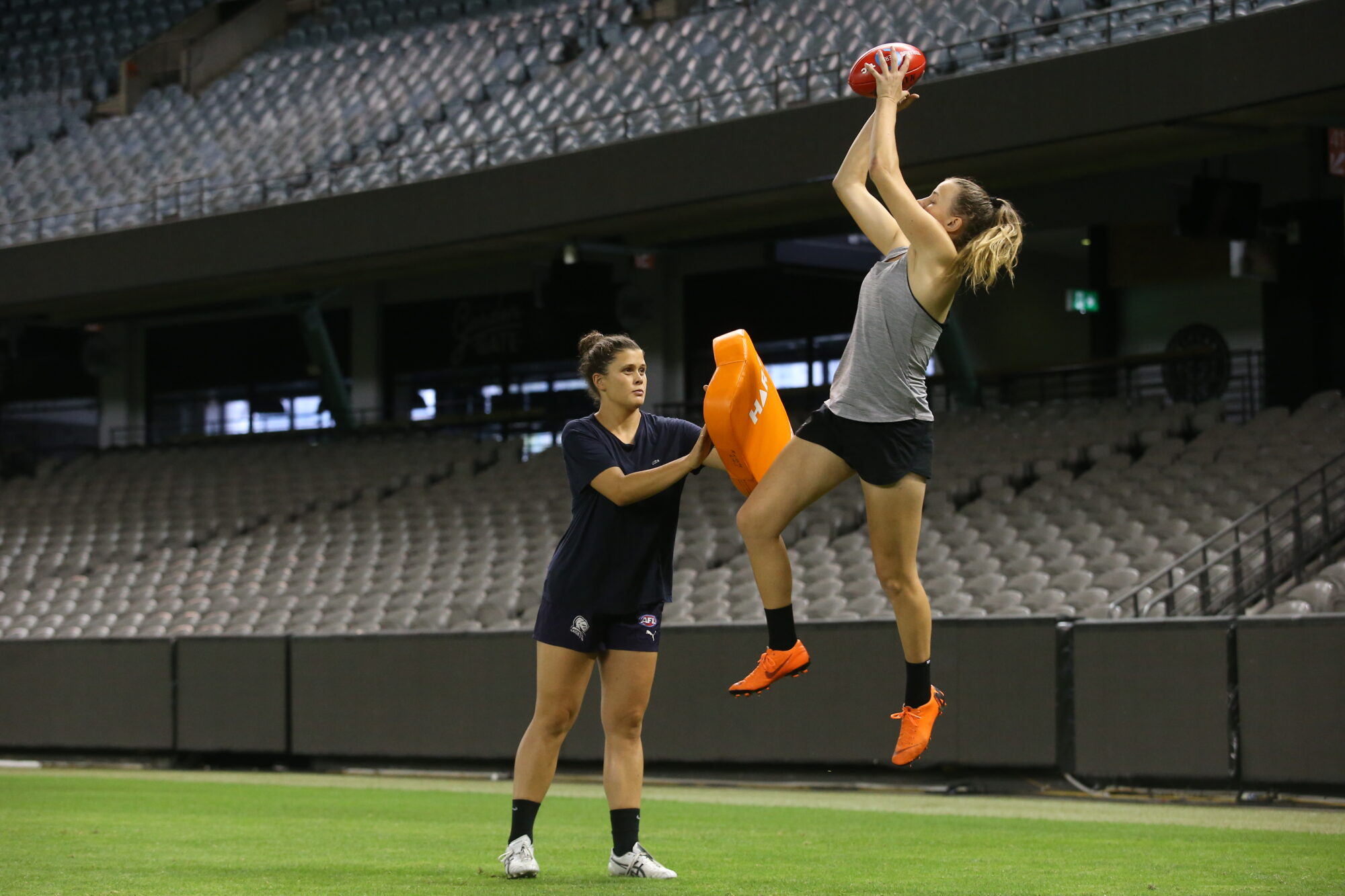 Research to curb injury in women's sport - La Trobe Sport and Exercise ...